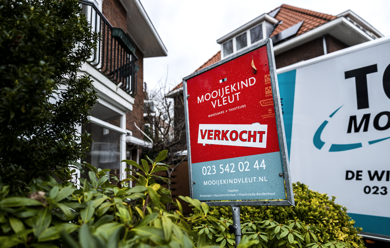 Onderzoek: inkomen van een ton nodig om een gemiddeld huis te kopen ...