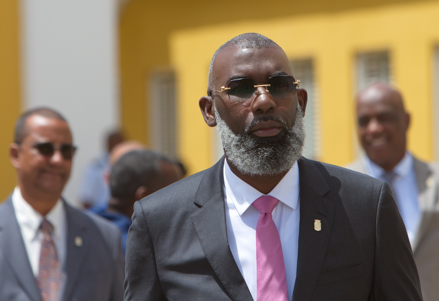 Ministers van Curaçao zitten NIET aan de coke, blijkt na vele negatieve ...