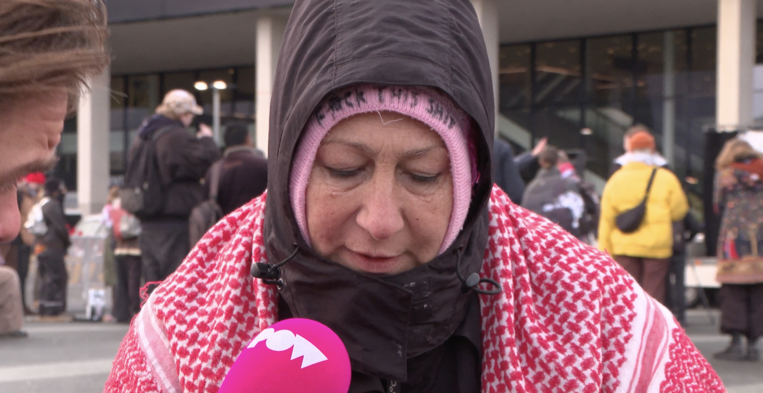 Demonstranten zetten Rotterdam op stelten bij wapenbeurs: politie ...